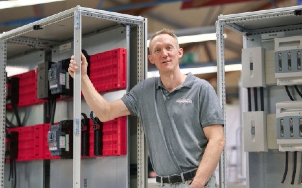 Rittal power distribution: Time savings with the RiLineX busbar system ...